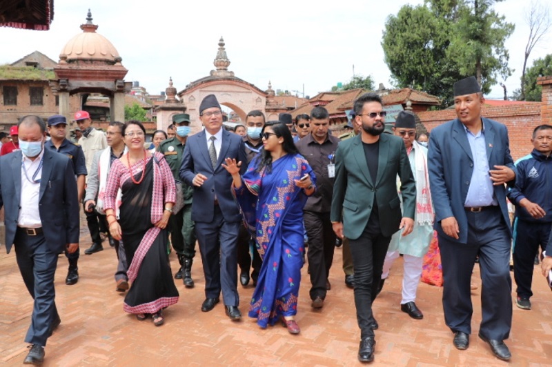जम्बो टोली लिएर भक्तपुर आएका बालेनले गरे नगरपालिकाको प्रशंसा — Bhaktapurpost.com